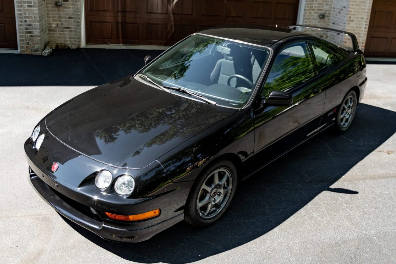 Απίστευτο ποσό για Honda Integra Type R με ελάχιστα χλμ. | TractioN