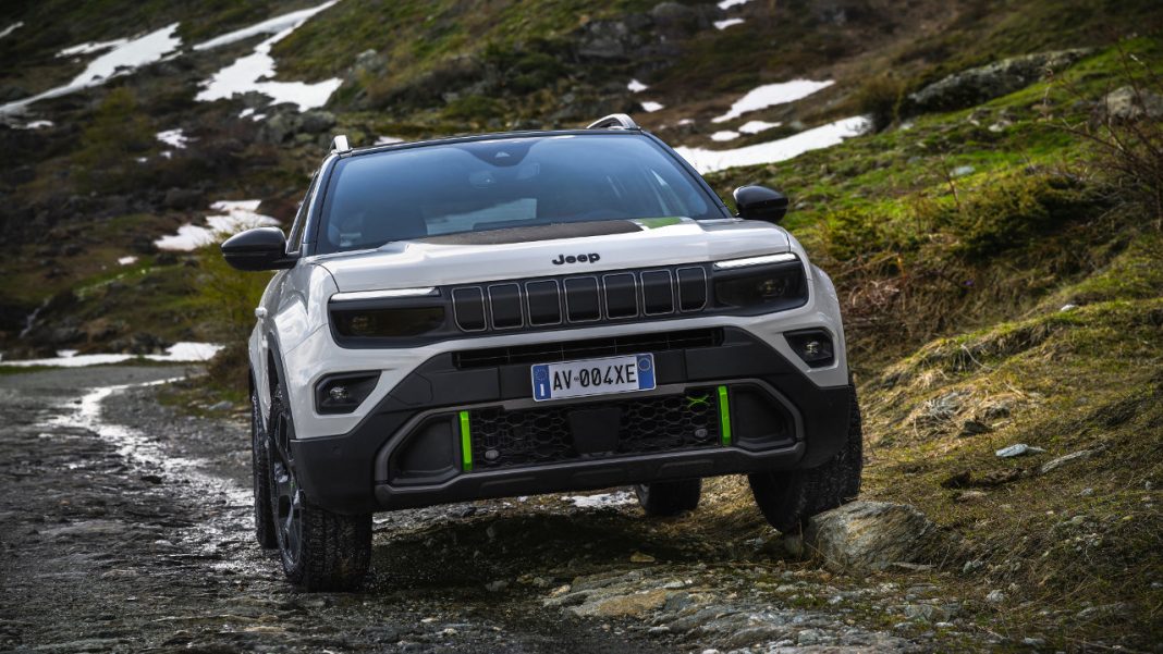 Το πιο προσιτό τετρακίνητο της Jeep - Υβριδικό με 145 ίππους και 34.490 ...