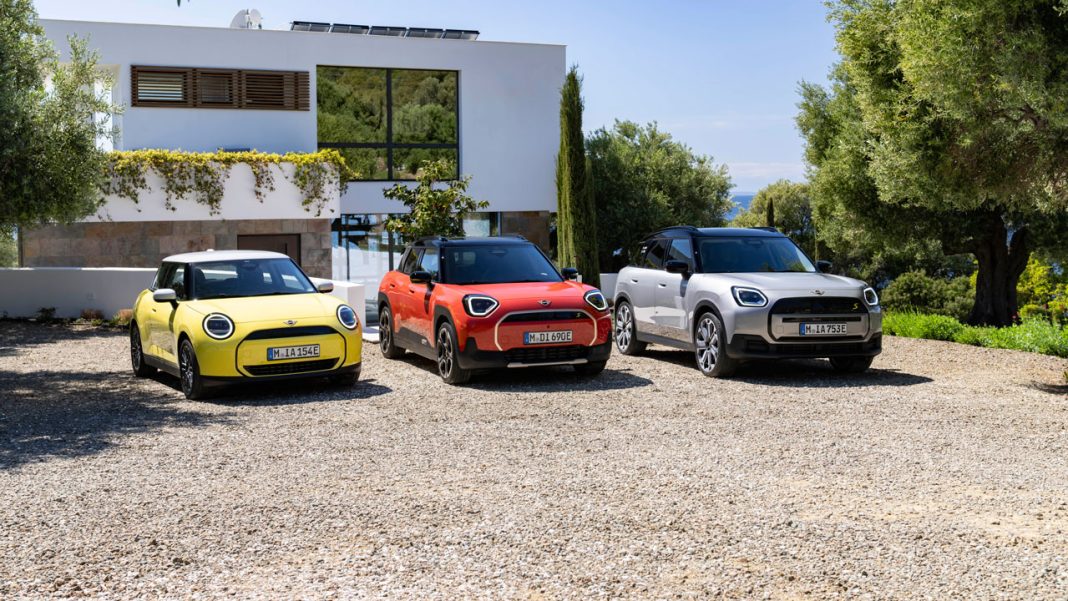 Η MINI στην έκθεση "Auto Athina" - Ποια μοντέλα της θα δείτε από κοντά | TractioN